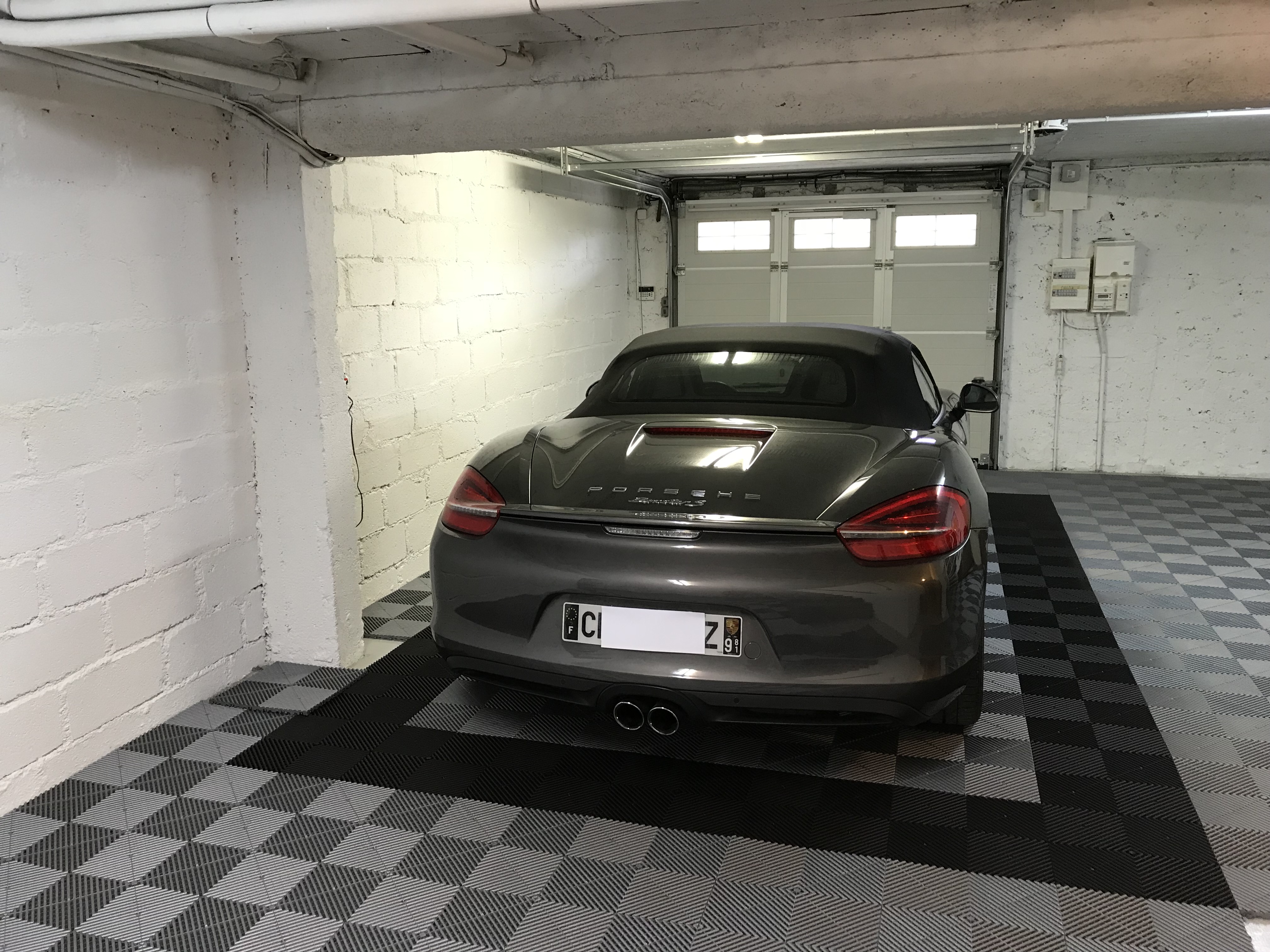 Le garage d'ofstring en dalles POLYDAL - "LE" bar des Porschistes ...